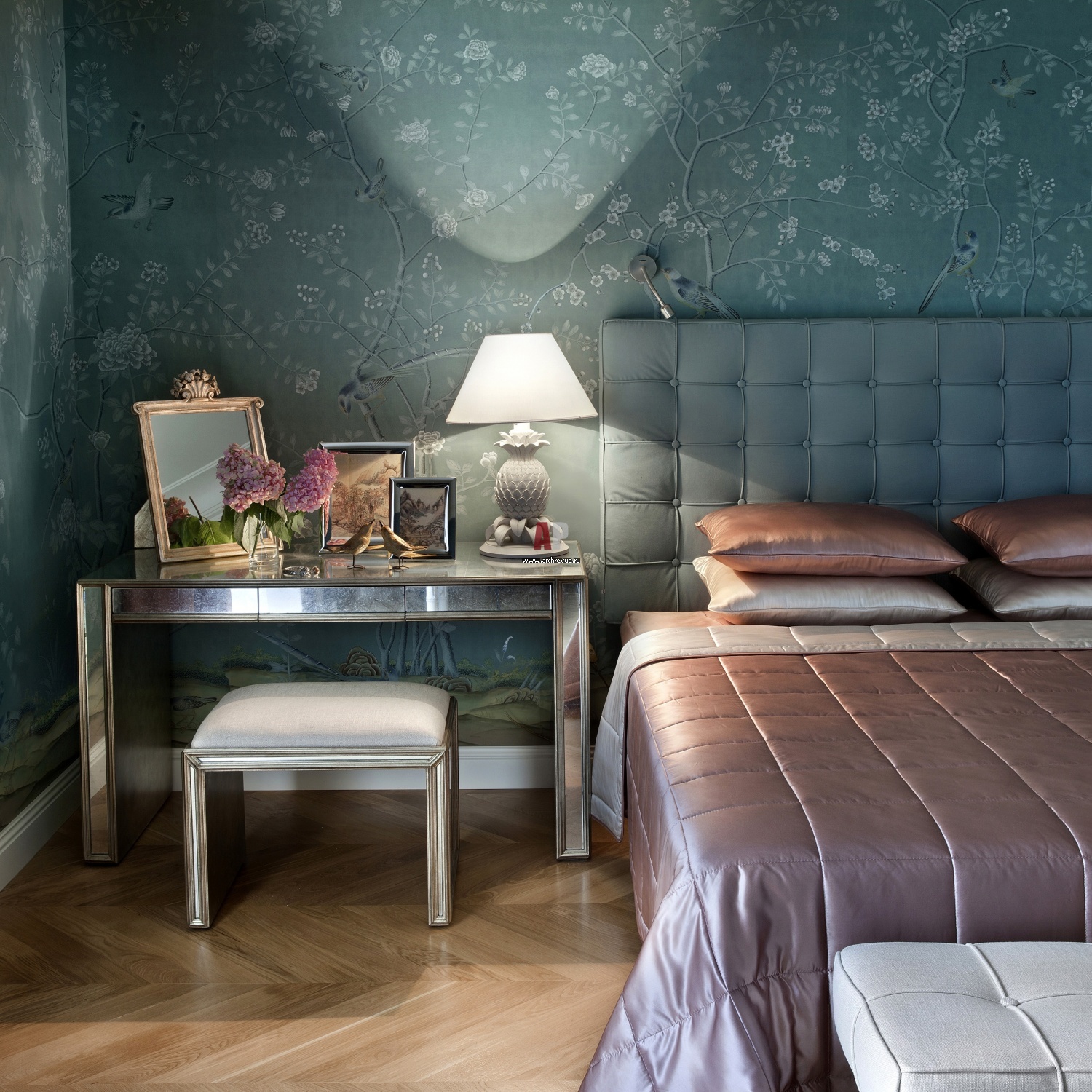 Фото интерьера спальни квартиры в стиле неоклассика