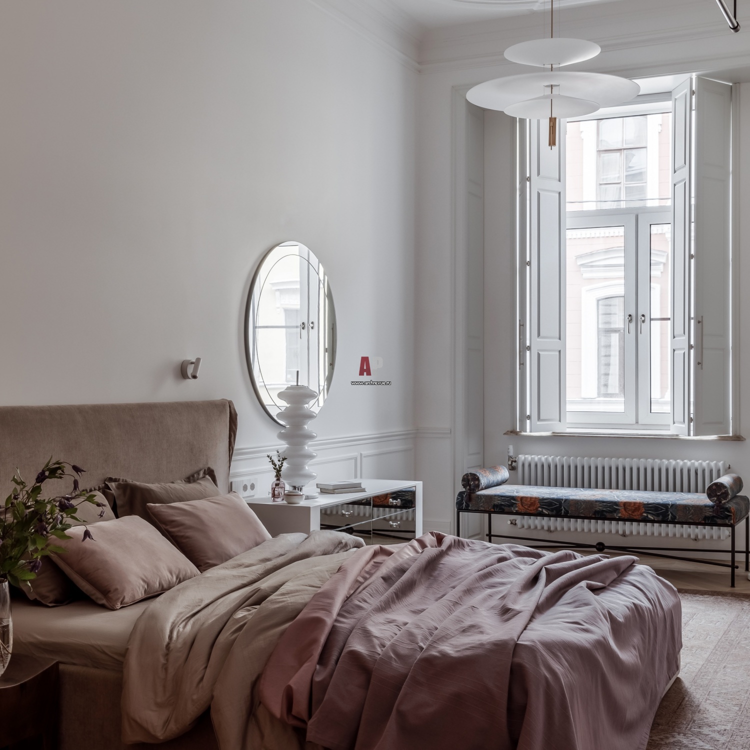 Фото интерьера спальни квартиры в стиле неоклассика