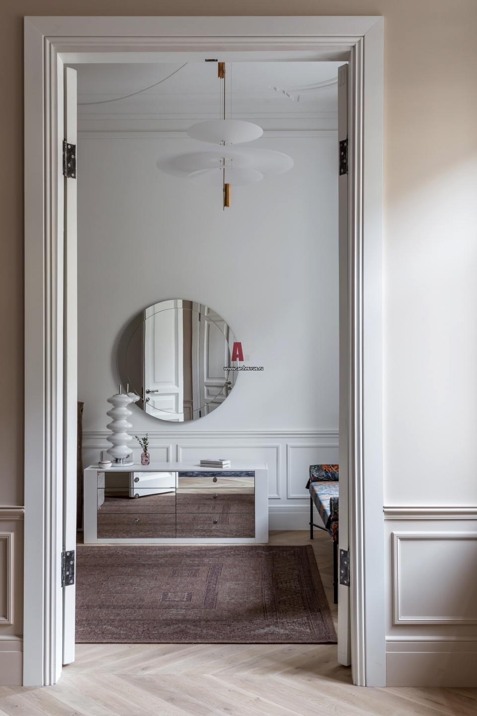 Фото интерьера спальни квартиры в стиле неоклассика